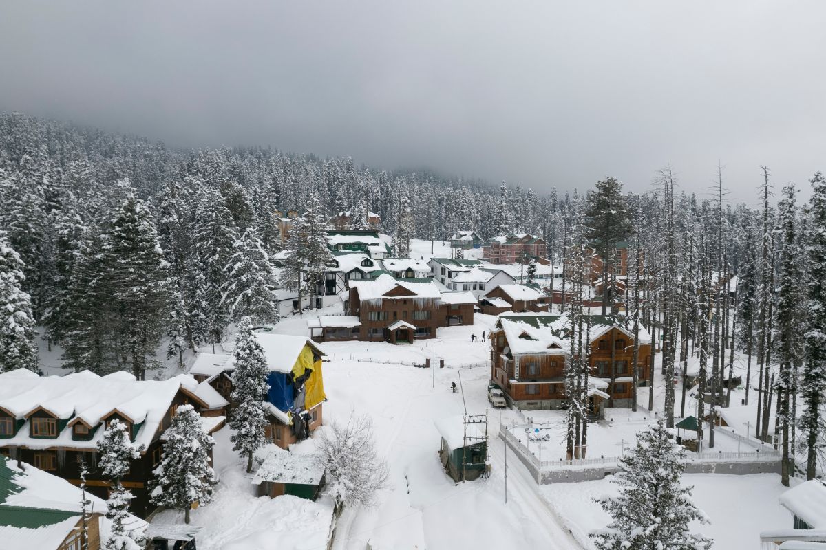 The Enchanting Beauty of Kashmir: A Complete Travel Guide - HimalayanCrest