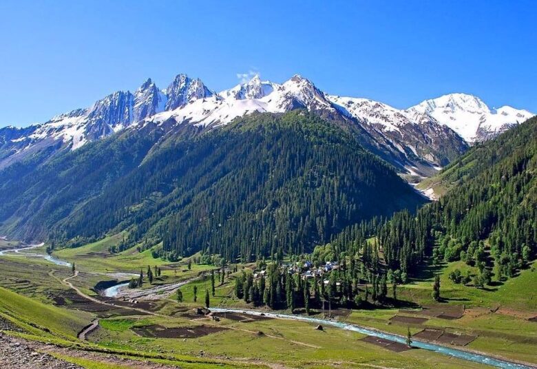 The Enchanting Beauty of Kashmir: A Complete Travel Guide - HimalayanCrest