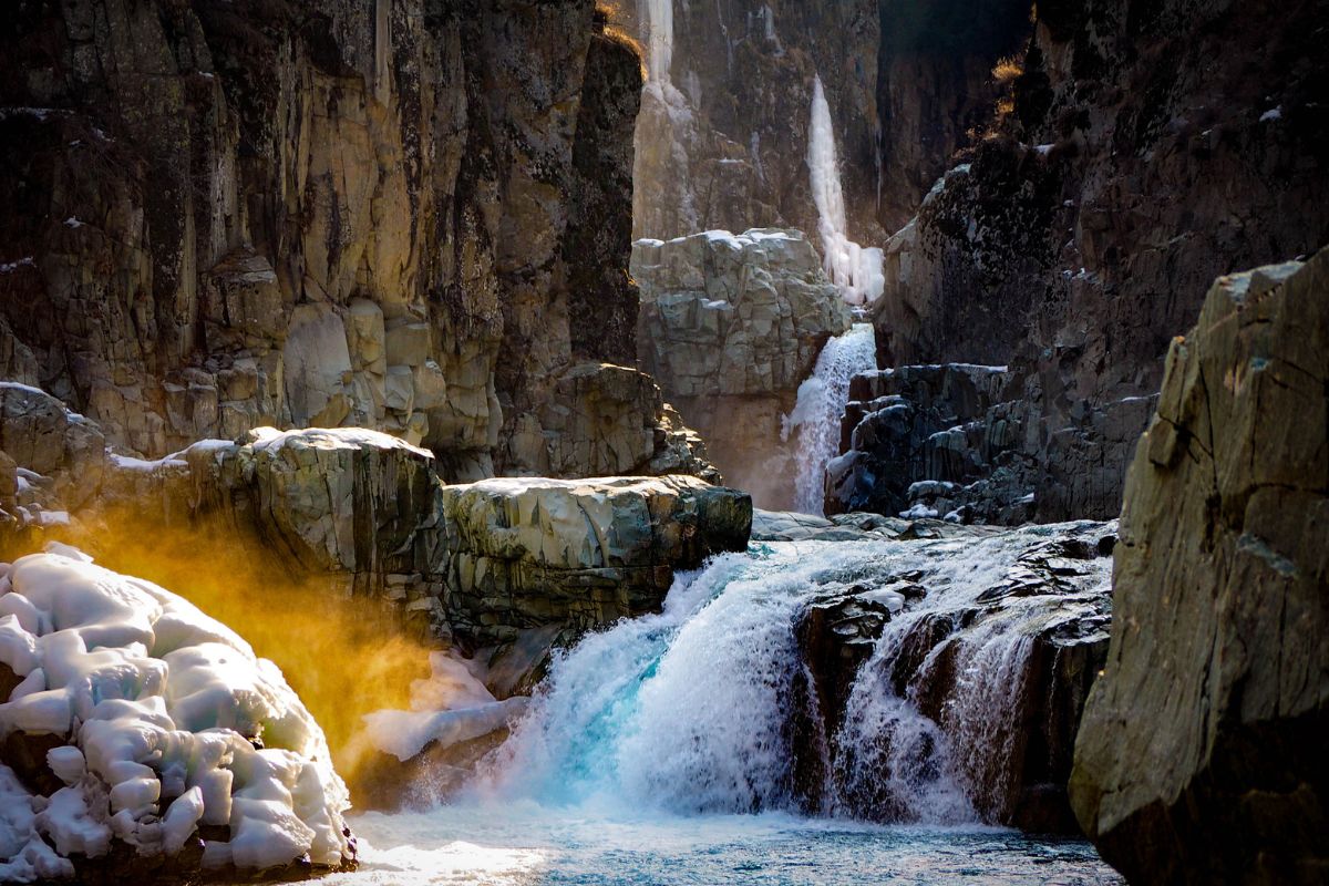 The Enchanting Beauty of Kashmir: A Complete Travel Guide - HimalayanCrest